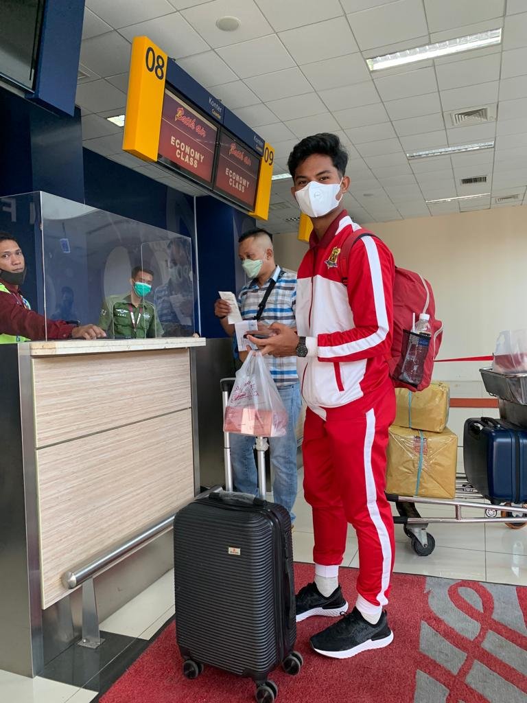 Berangkat Seorang Diri, Dimas Dinanda Penuhi Panggilan PSSI Tanpa ...