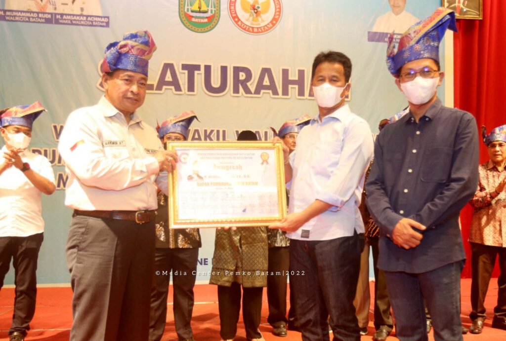FPK Anugerahi Muhammad Rudi Sebagai Bapak Pembauran Batam - Lihat Kepri